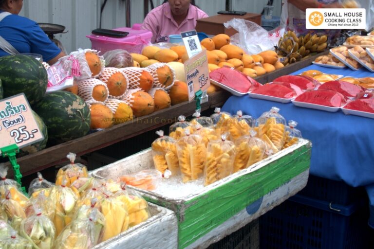 Best local street food at Chiangmai South Gate night market - Cooking ...